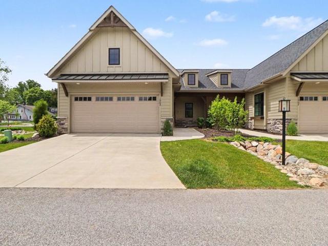 1905 E Woodglen Cir, Valparaiso, IN 46383