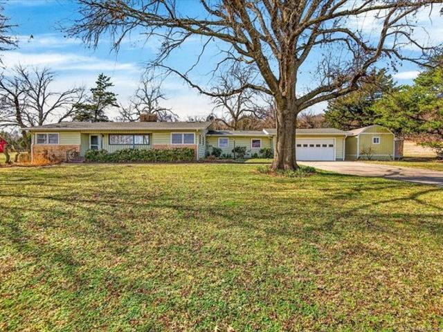 1905 Lynn Ave, Pawhuska, OK 74056