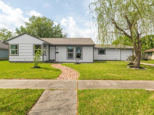 1905 Tennessee St, Baytown, TX 77520