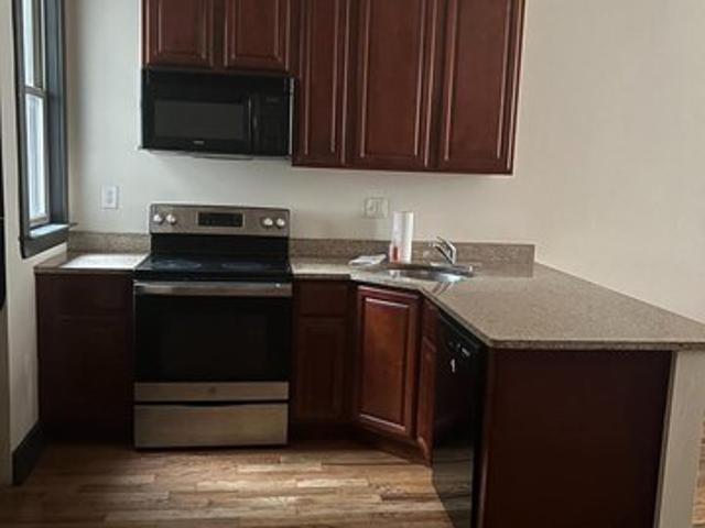 1905 W Diamond St, Philadelphia, PA 19121