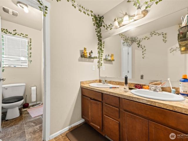 1905 198th Street E