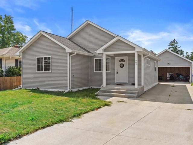 1905 34th St, Kenosha, WI 53140