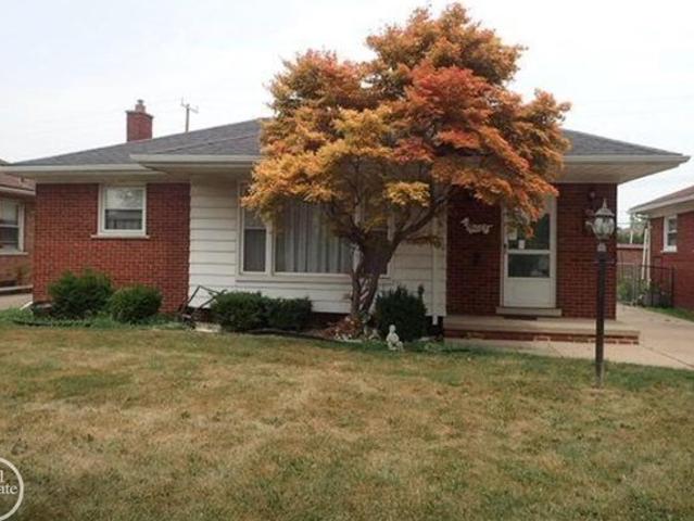 19065 Lister Ave, Eastpointe, MI 48021