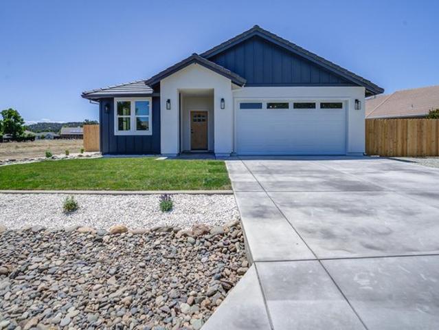 19069 Shoreline Dr, Cottonwood, CA 96022