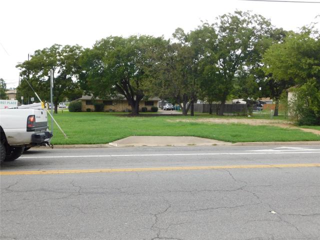 1906 N Travis