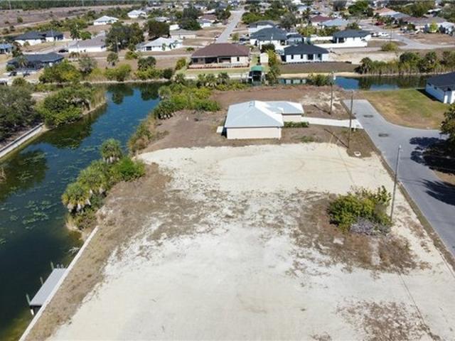 1906 NE 13th Pl, Cape Coral, FL 33909
