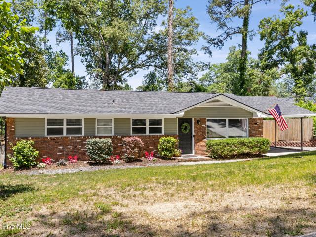 1906 Bobolink Avenue
