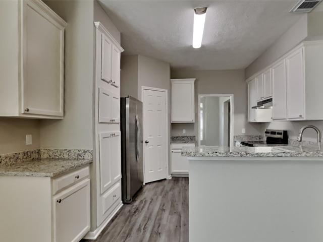 1906 Crescent Oak Drive