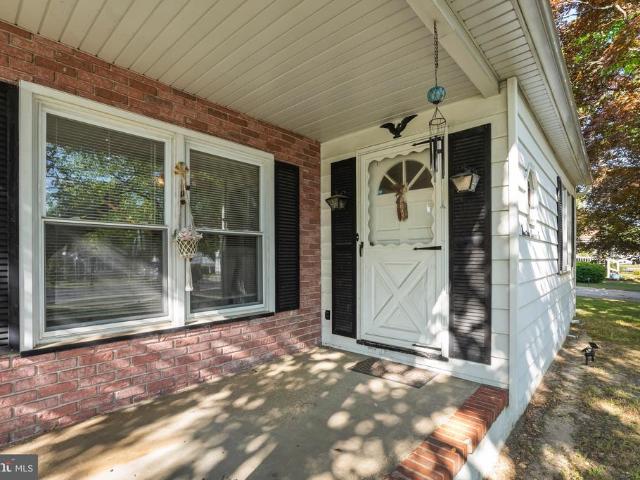1906 E Main St