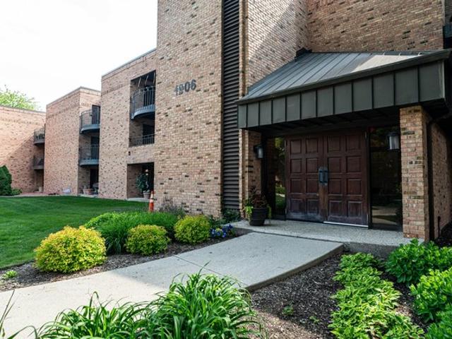 1906 E Shorewood Blvd Unit 163, Shorewood, WI 53211