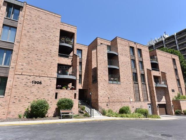 1906 E Shorewood Blvd Unit 265, Shorewood, WI 53211