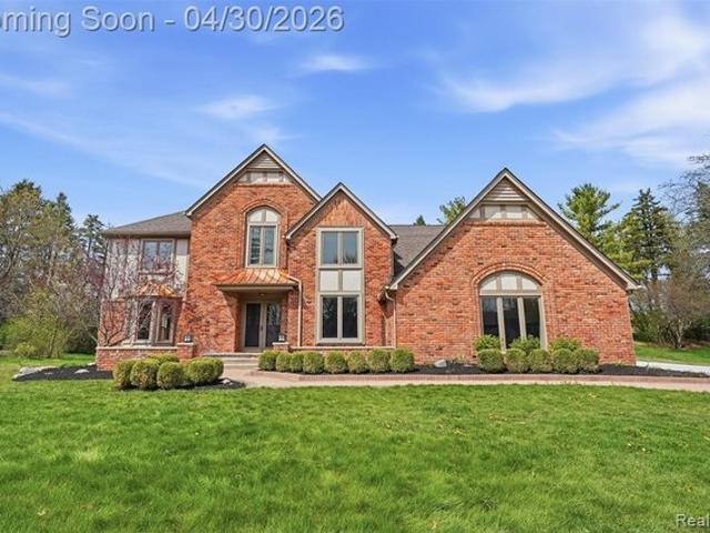 1906 Independence Ct, Rochester Hills, MI 48306