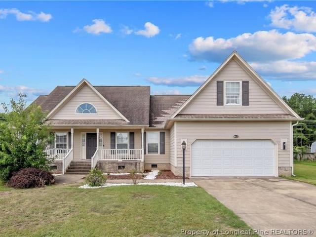 1906 Sunshine Ct, Hope Mills, NC 28348