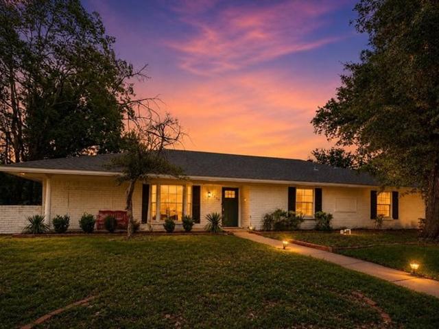 1906 Surrey Cir, Grand Prairie, TX 75050