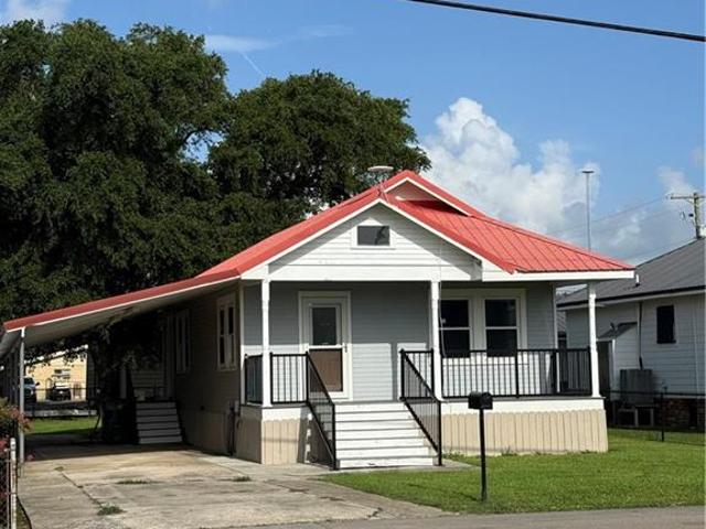 1906 S Bayou Drive