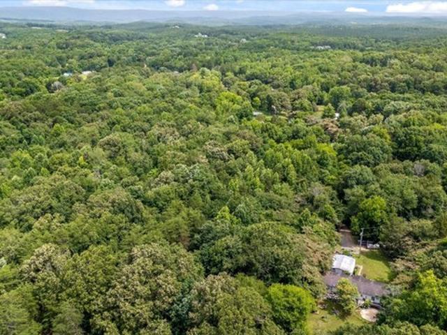 1906 Spradling Rd, Soddy Daisy, TN 37379