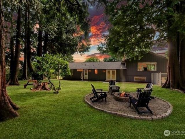 1906 Windsor Dr, Mount Vernon, WA 98273