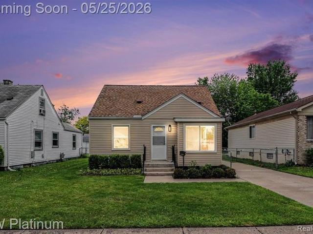 19070 Melvin St, Roseville, MI 48066