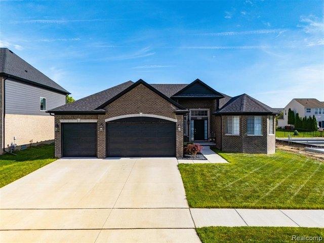 19077 Thompson Dr, Macomb Township, MI 48042