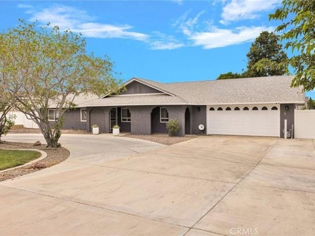 19075 Bay Meadows Dr, Apple Valley, CA 92308