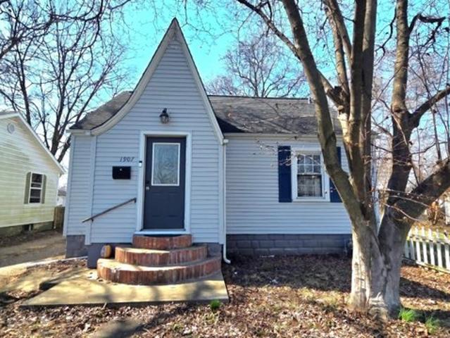 1907 N 10th St, Springfield, IL 62702