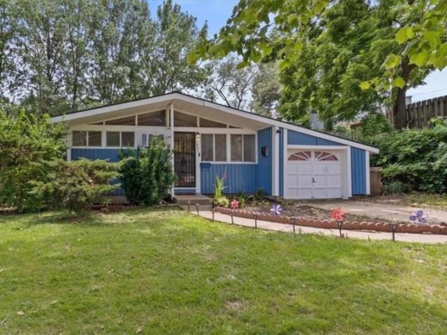 1907 NE 57th St, Gladstone, MO 64118
