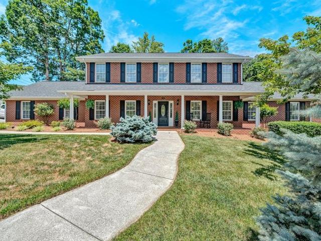 1907 Carleton Dr, Salem, VA 24153