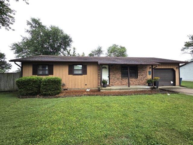 1907 E Scott St, Olney, IL 62450