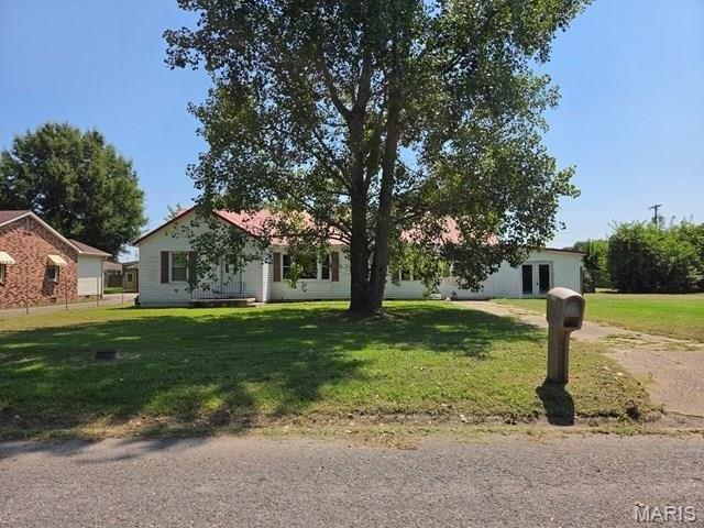 1907 E Parkview Dr, Caruthersville, MO 63830