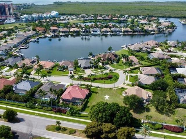 1907 Lagoon Ln, Cape Coral, FL 33914