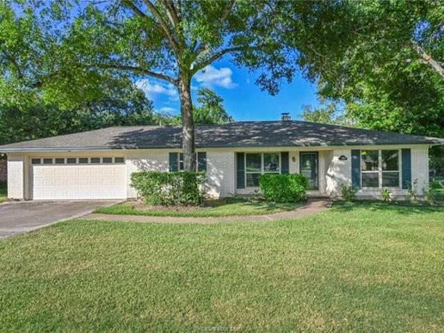 1907 Langford St, College Station, TX 77840