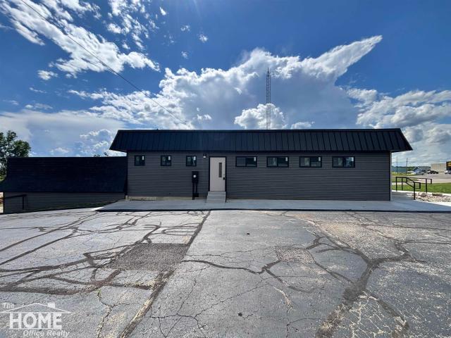 1907 W M 21 Street