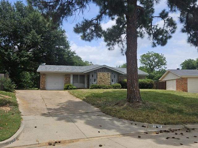 1908 Brookview Dr, Arlington, TX 76010
