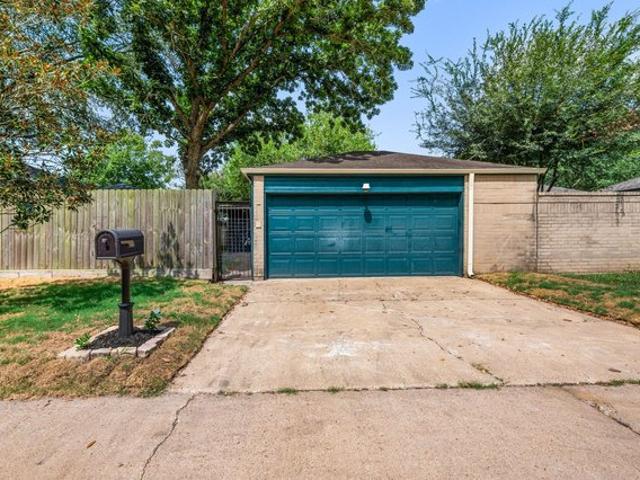 1908 Chelsea Ct, Rosenberg, TX 77471