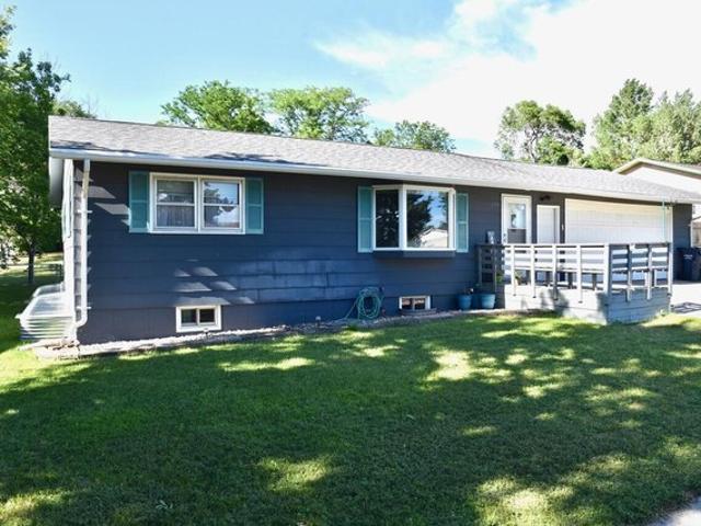 1908 E Capitol Ave, Pierre, SD 57501