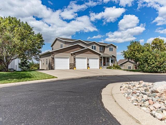 1908 Harding Pl, Bismarck, ND 58501