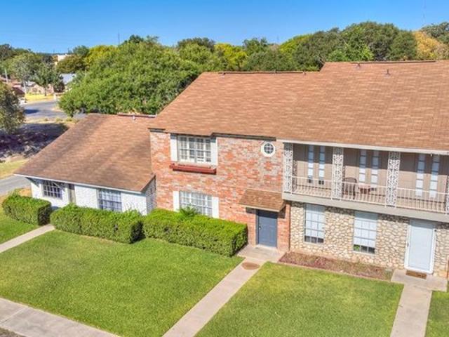 1908 Leslie Dr, Kerrville, TX 78028