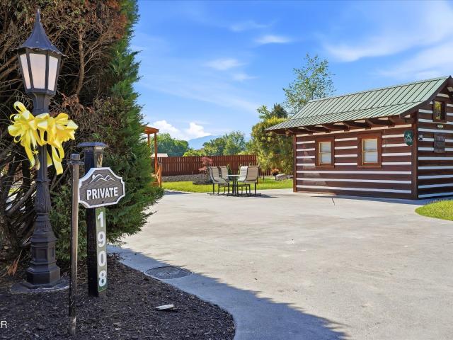 1908 Lizi Loop Way