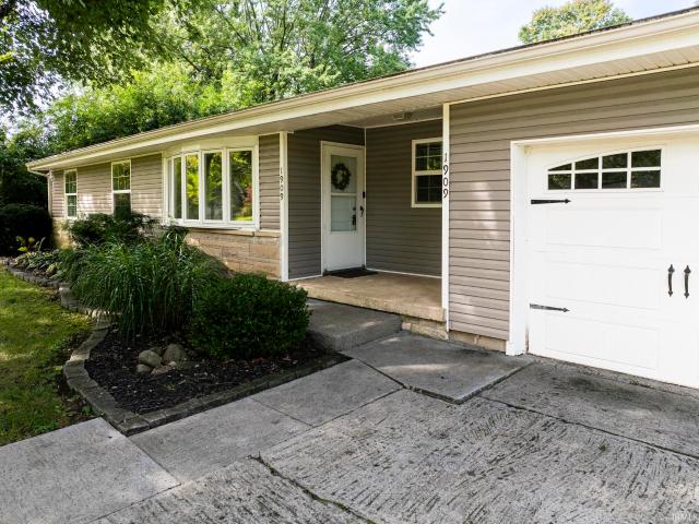 1909 N Riley Road