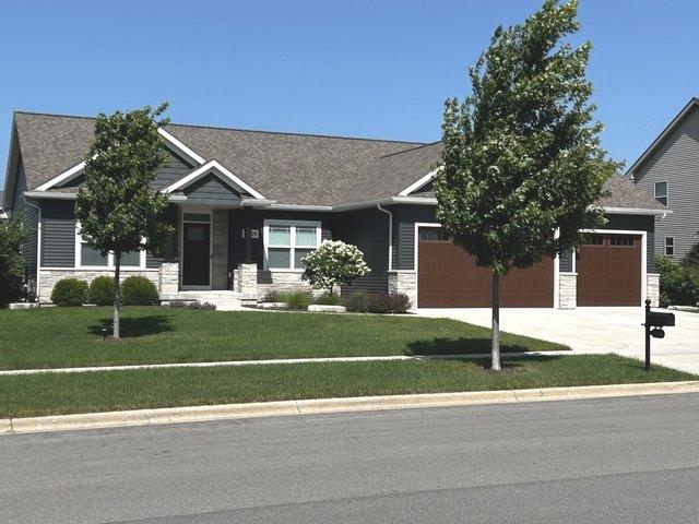 1909 Constitution St, Sycamore, IL 60178
