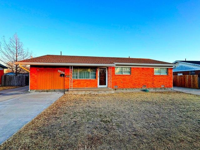 1909 Eton Dr, Perryton, TX 79070