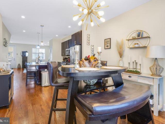 1909 E Hagert Street # 1