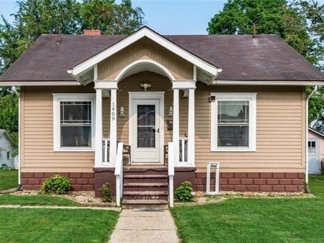 1909 Hazel Ave, Zanesville, OH 43701