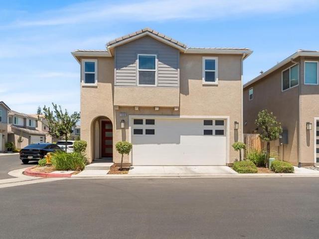 1909 Kelly Ln, Clovis, CA 93611