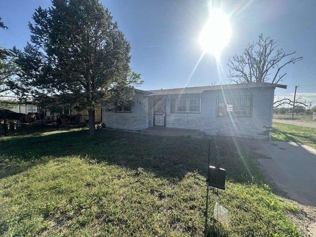 1909 Kokomo St, Plainview, TX 79072