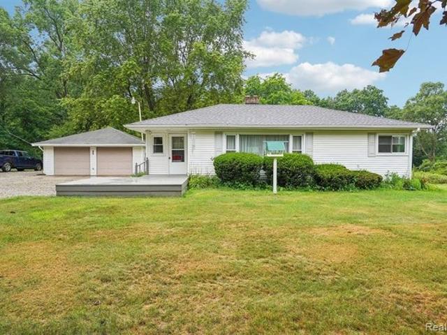 1909 Pero Lake Rd, Oregon, MI 48446