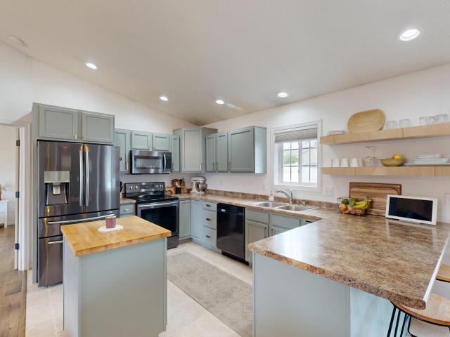 1909 Viking Ave