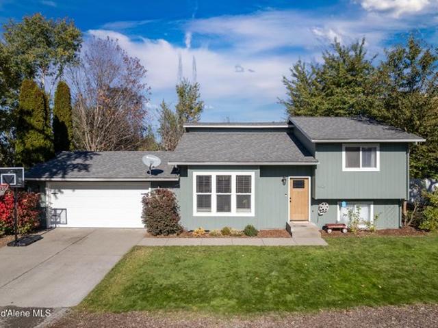 1909 W James Crowe Dr, Hayden, ID 83835