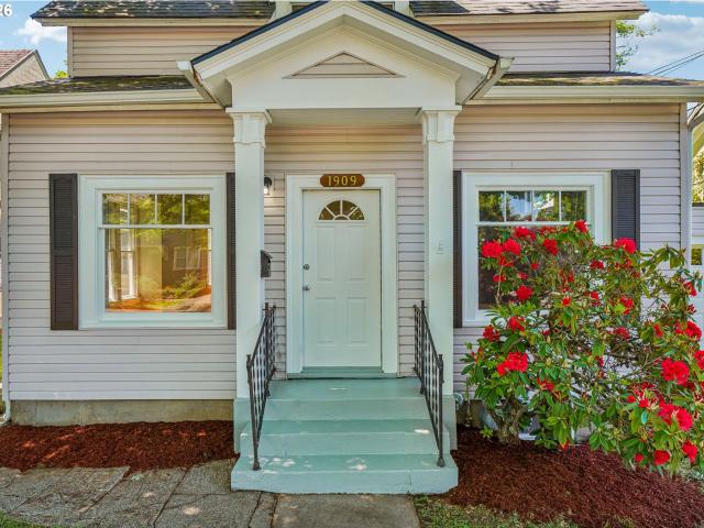1909 1911 SE 35TH PL