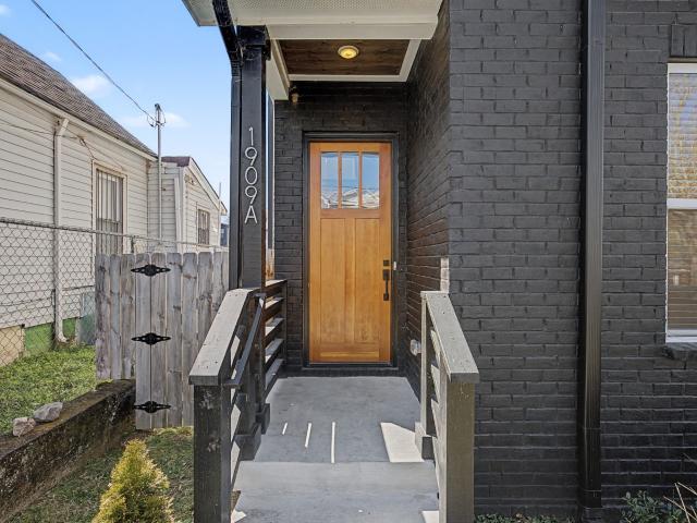 1909A 15th Ave N